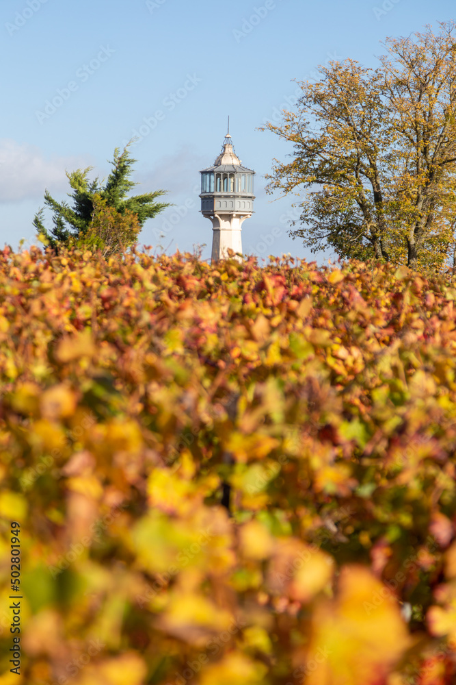 Le Phare de Verzenay, au coeur du vignoble champenois, érigé en 1909 ...