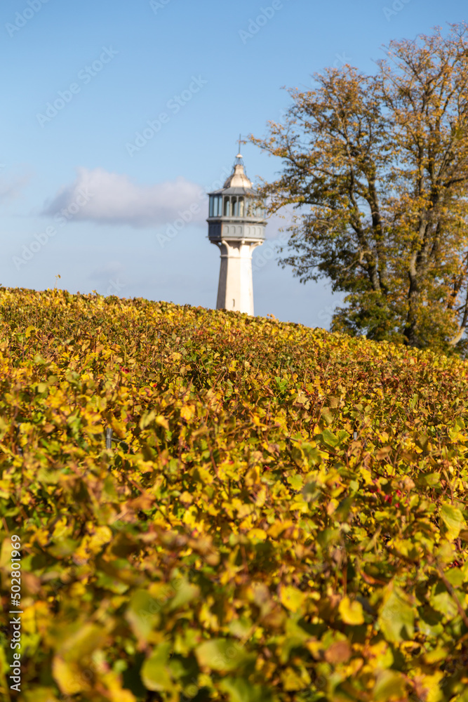 Le Phare de Verzenay, au coeur du vignoble champenois, érigé en 1909 ...