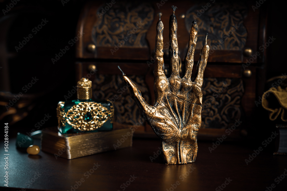 The palm of the hand with the signs, illustration for palmistry ...