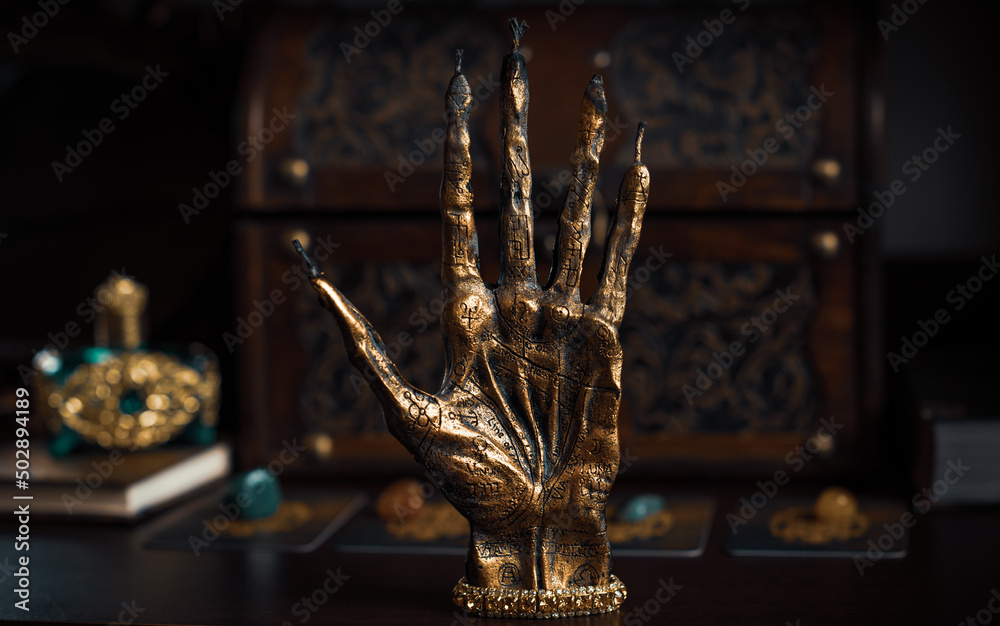 The palm of the hand with the signs, illustration for palmistry ...