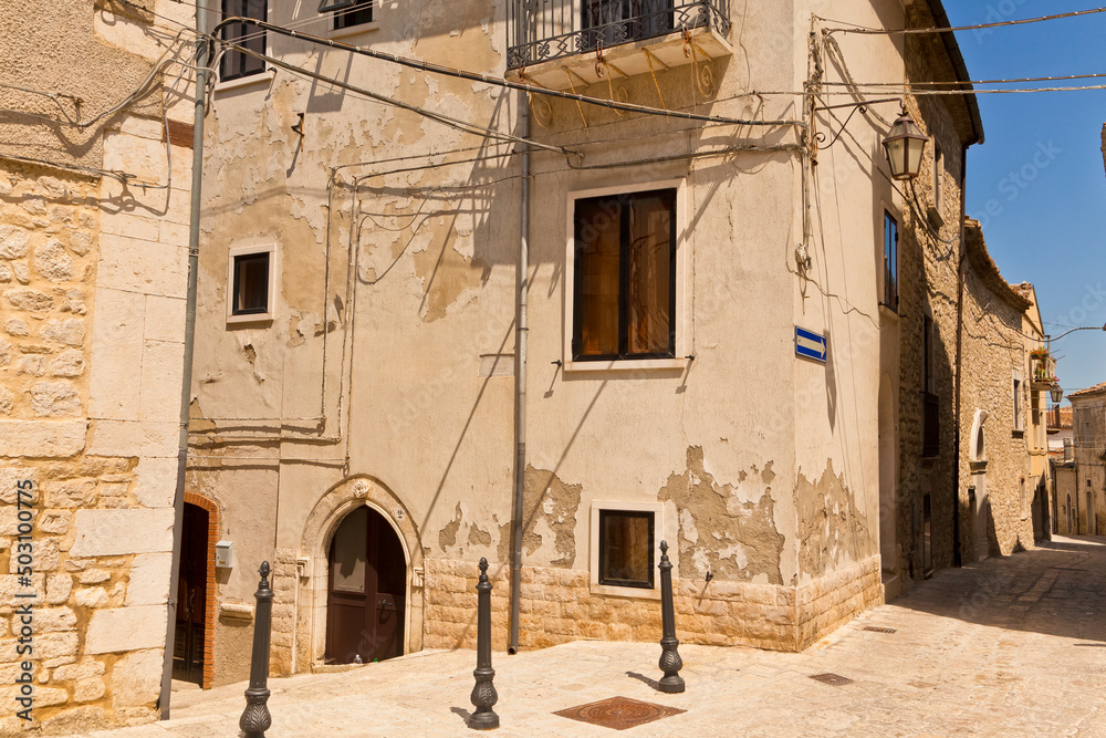 Foto de Petrella Tifernina, Molise-borgo antico e chiesa di San Giorgio ...
