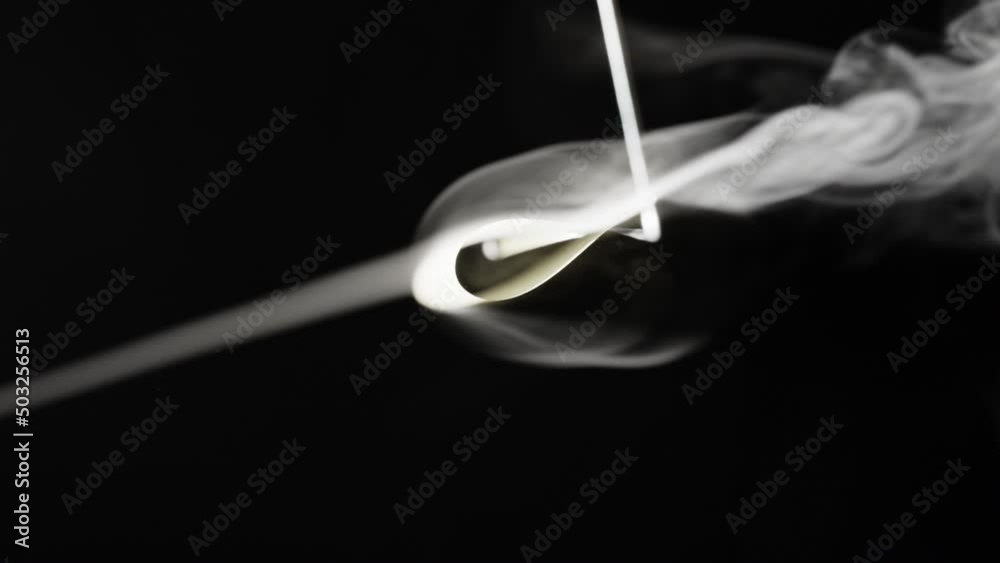 Vídeo do Stock: Smoke that comes out and impacts on the aerodynamic ...