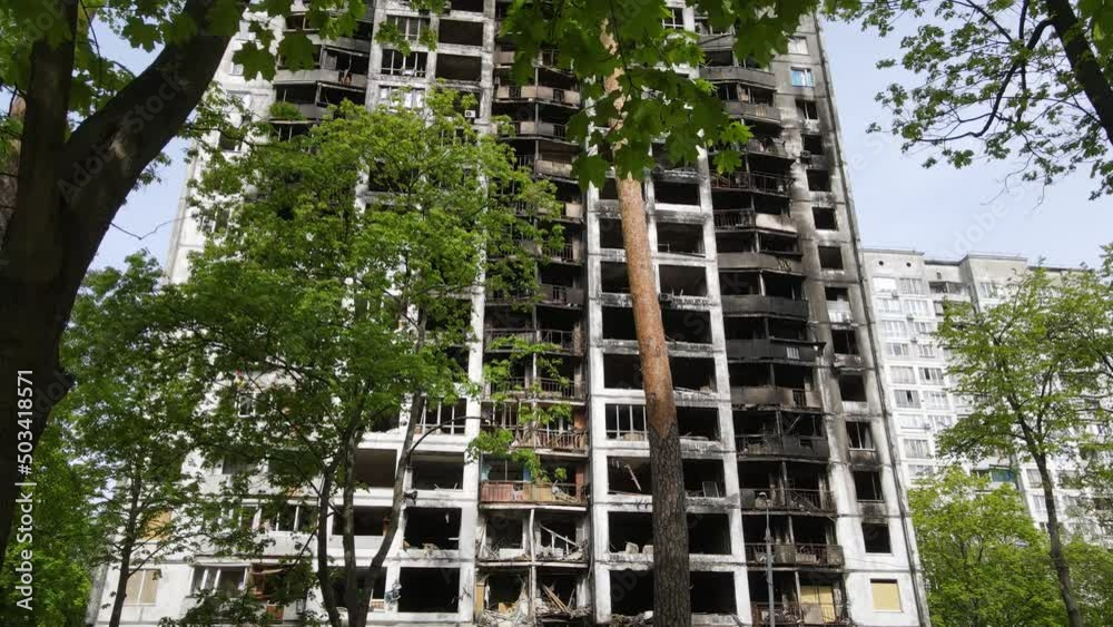 Consequences of the war in Ukraine - destroyed house in Kyiv Stock ...