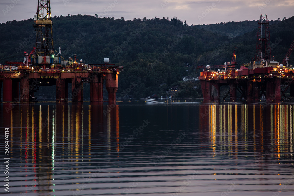 Semi-submersible drilling rigs Byford Dolphin .Oil drilling rigs ...