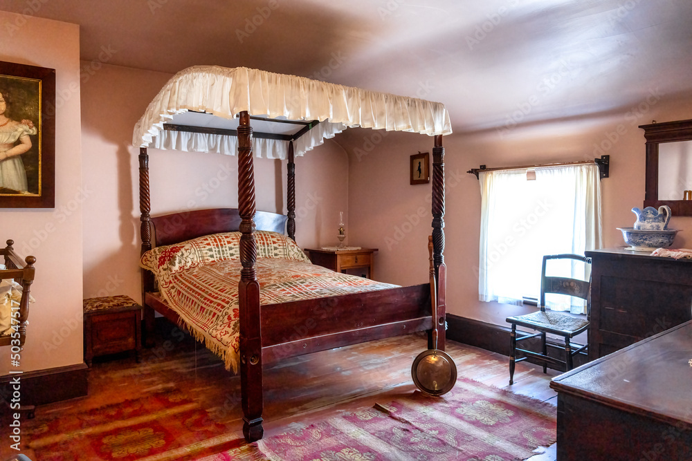 Foto de Colonial bedroom in Canada 1800s. Seen in Black Creek Pioneer ...
