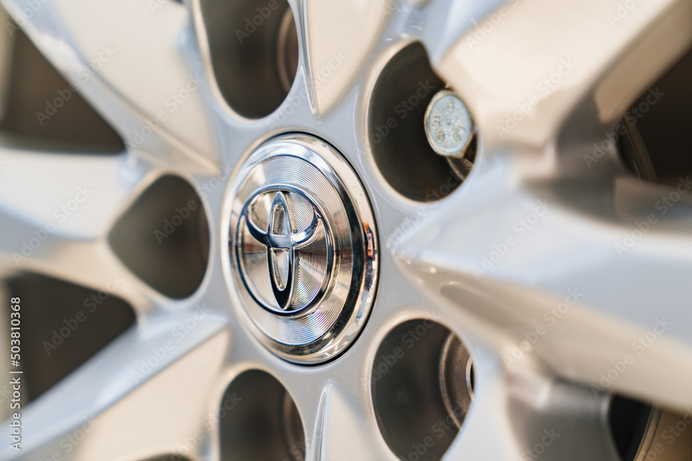 car wheels for Toyota. sale of components for cars in official dealer ...