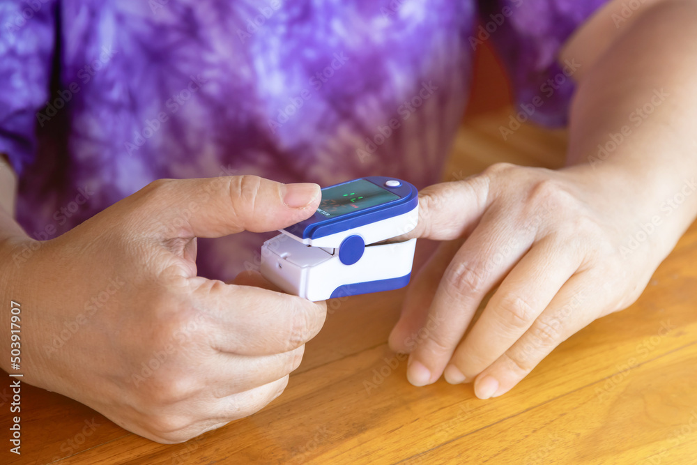 Male and Female hands using modern pulse oximeter,Unrecognizable man ...
