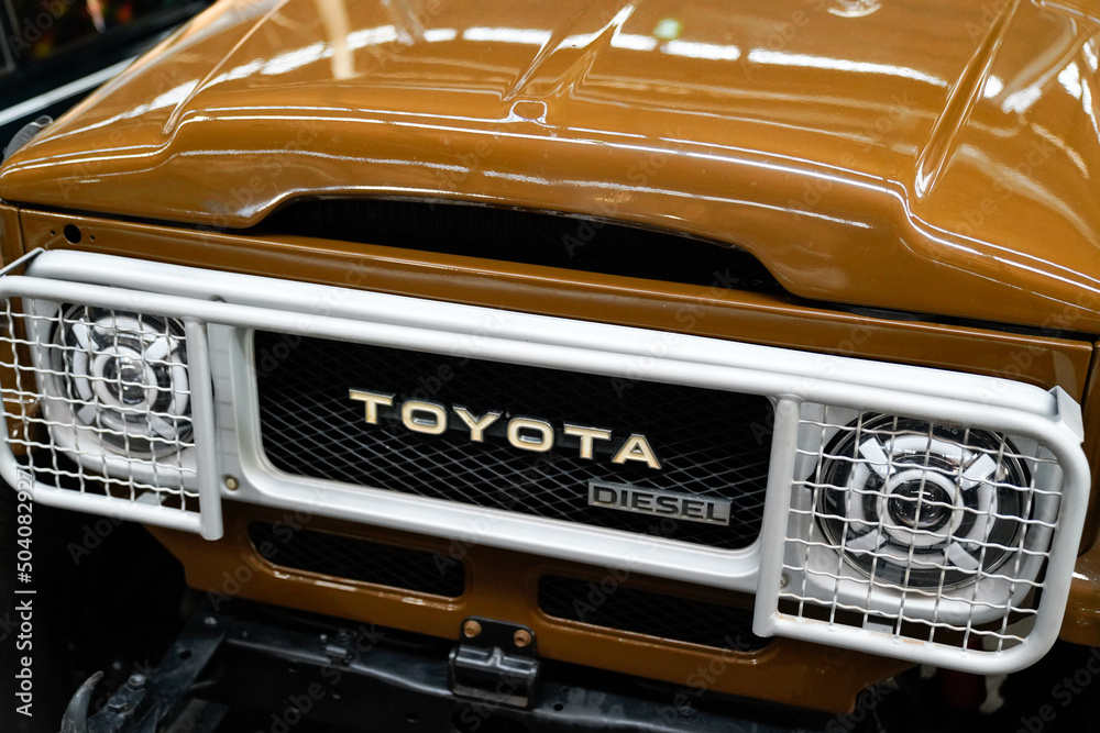 toyota land cruiser text brand and sign logo front retro ancient car ...