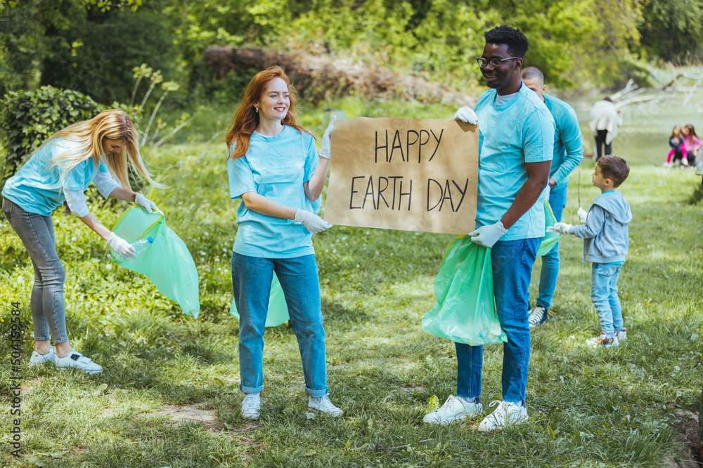 Diverse Group of People Picking Up Trash in The Park Volunteer ...