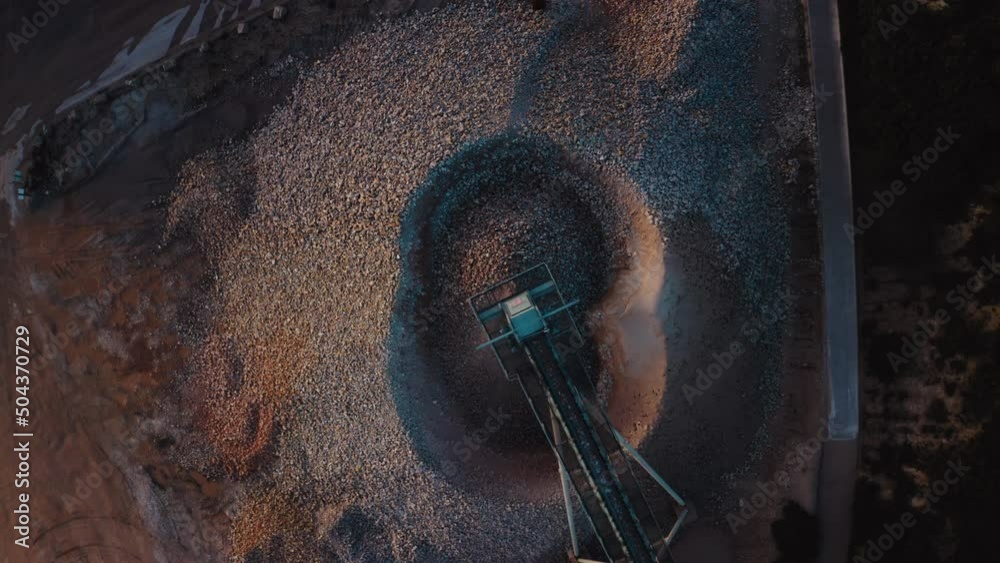 Vidéo Stock Bird's eye view over conveyor moving for production of ...