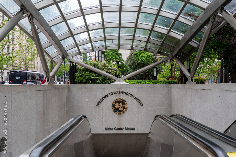 Foto de Washington, DC USA - May 6, 2022: Metro Center Station view ...