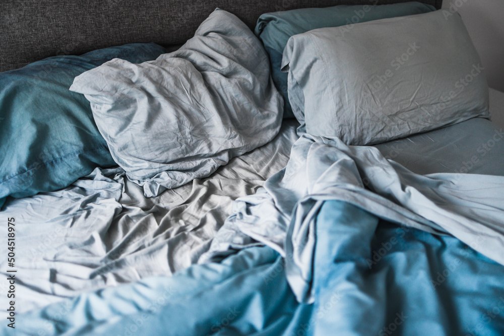 improving your sleep or couple life, queen size bed lookng messy on one ...