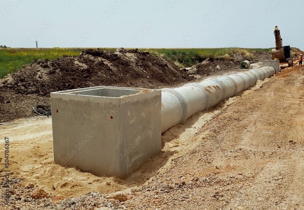laying drainage pipeline with a diameter of 100 cm, drainage systems ...