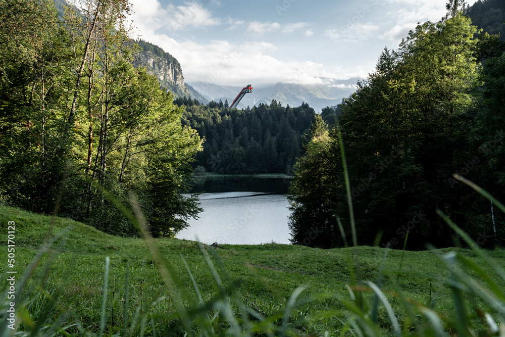 Oberstdorf Freibergsee und Skiflugschanze - Allgäuer Alpen Stock Photo ...