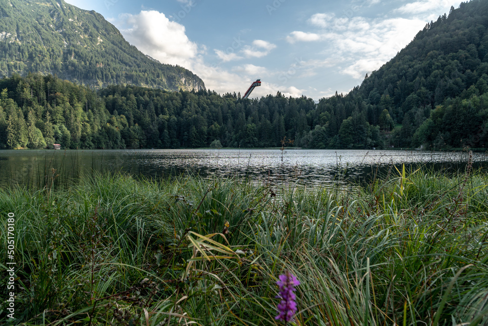 Oberstdorf Freibergsee und Skiflugschanze - Allgäuer Alpen Stock Photo ...