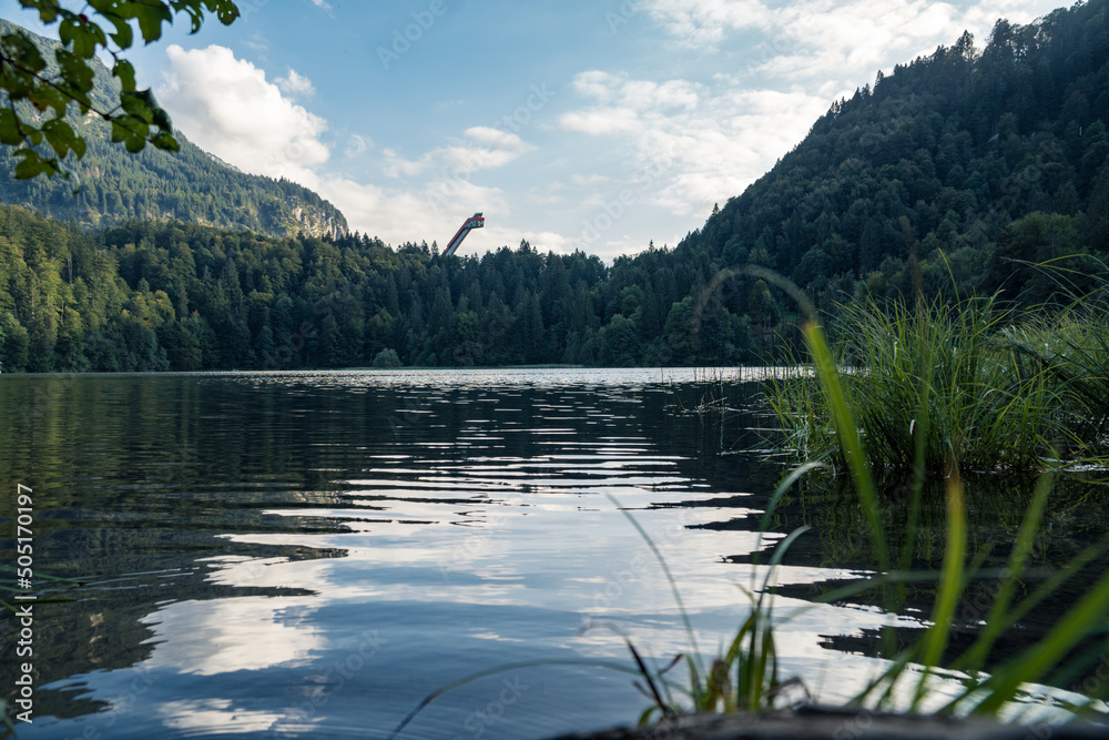 Oberstdorf Freibergsee und Skiflugschanze - Allgäuer Alpen Stock Photo ...
