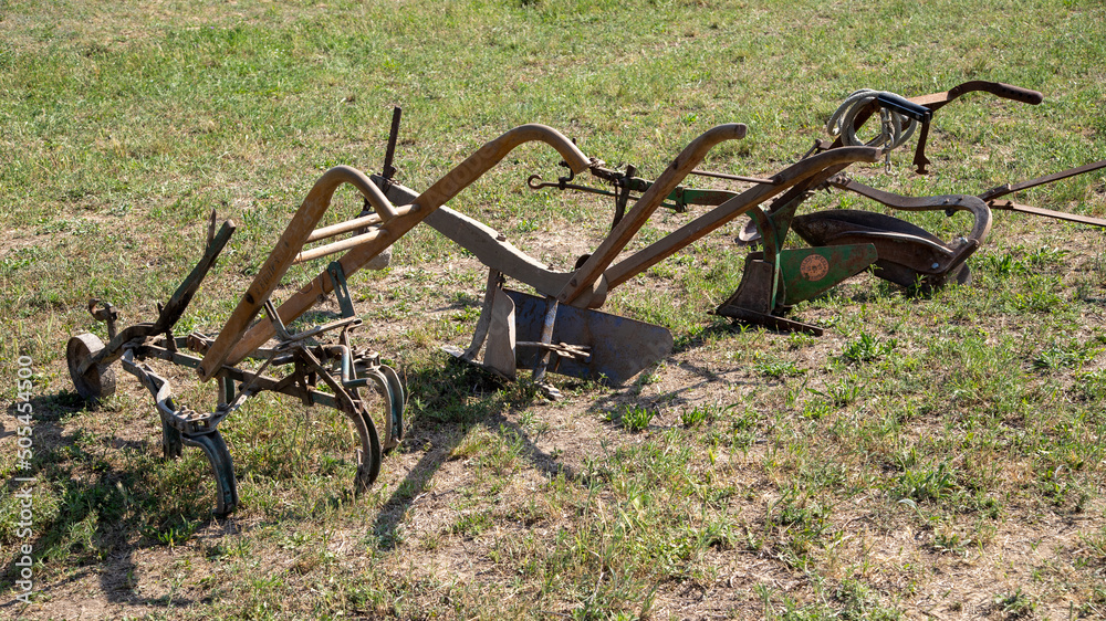 Charrues anciennes pour cheval de trait. Stock-Foto | Adobe Stock