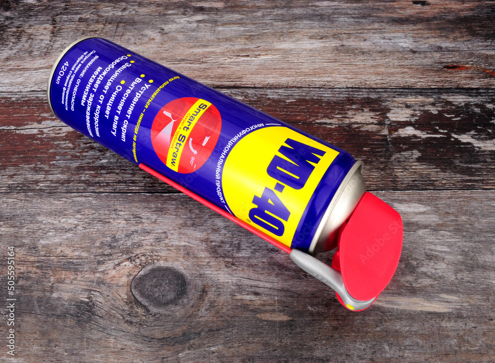 WD 40 penetrating oil in a 420ml spray can with a smart straw nozzle ...