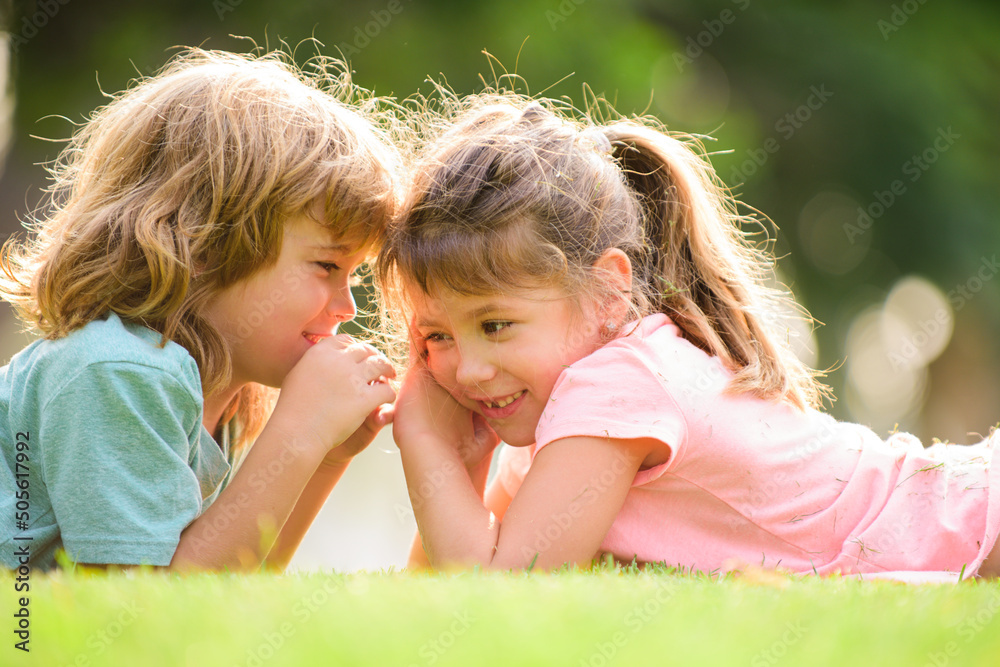 Plakát Little boy and girl best friends hugging – Obraz na Zeď | Posters.cz