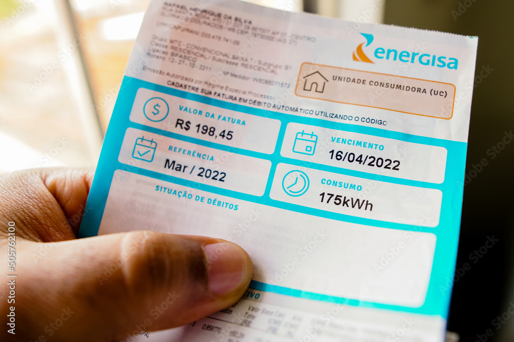 Foto de May 19, 2022, Brazil. Consumer holding an electricity bill ...