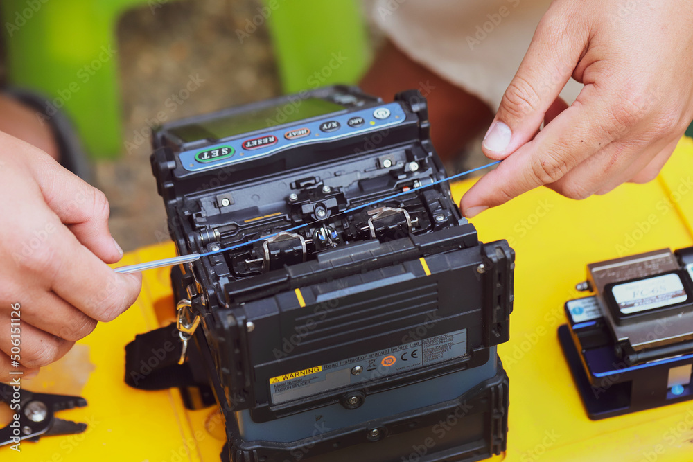 Fiber Optic Fusion Splicing Cable Internet signal and Wire connection ...