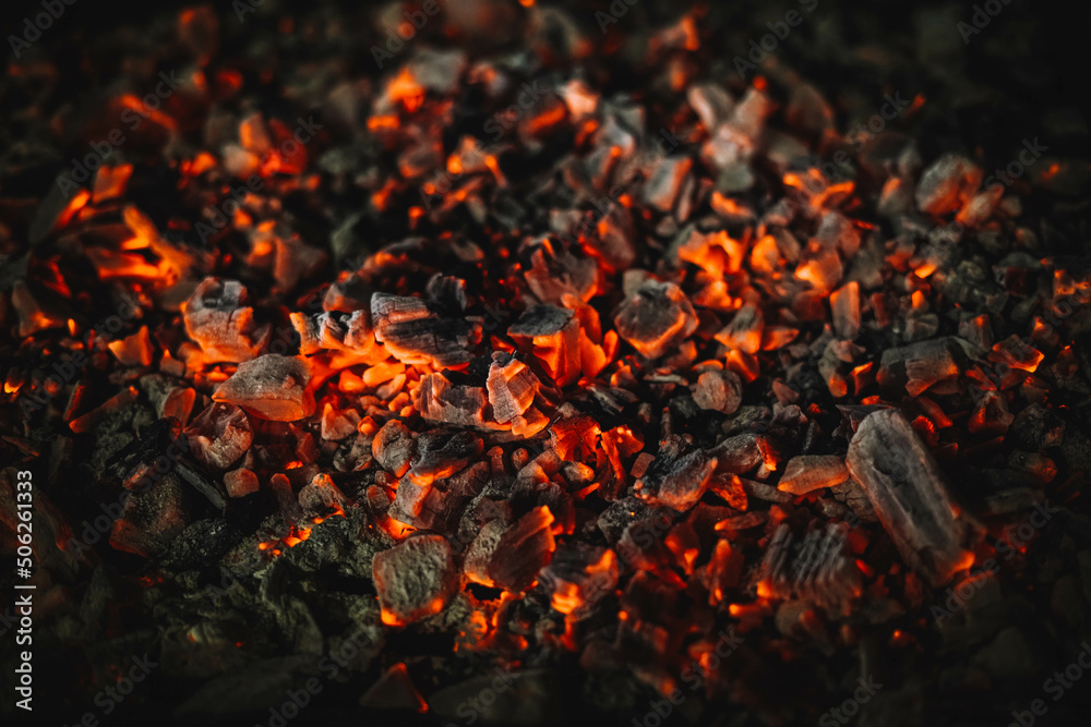 Imagen de brasas ardiendo en una parrilla de restaurante ภาพถ่ายสต็อก ...