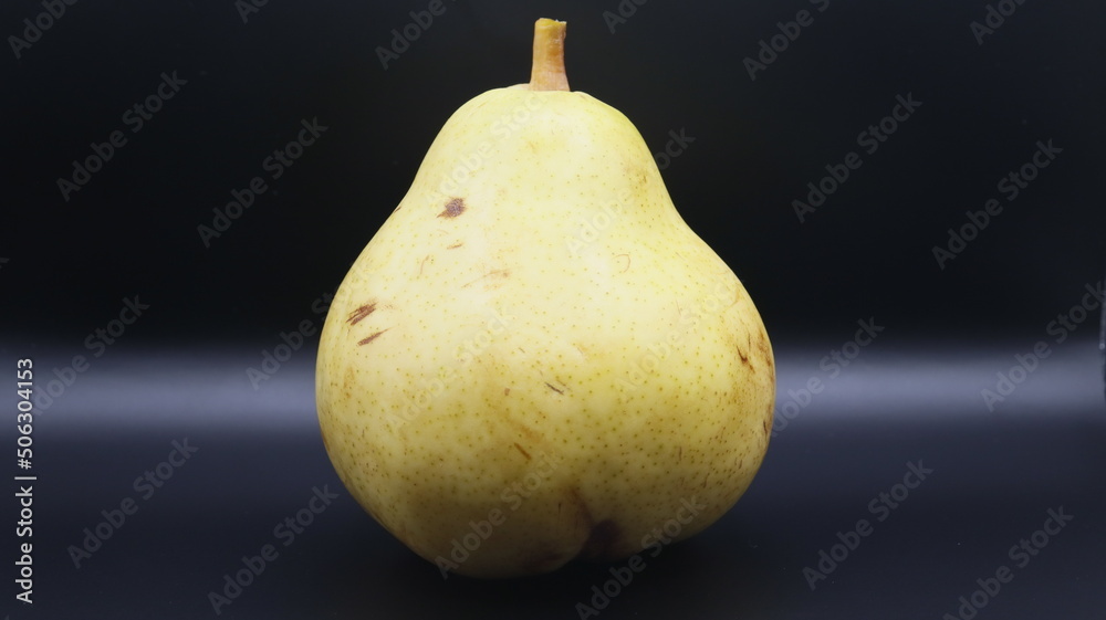 A pera é o fruto comestível da pereira, uma árvore do gênero Pyrus L ...