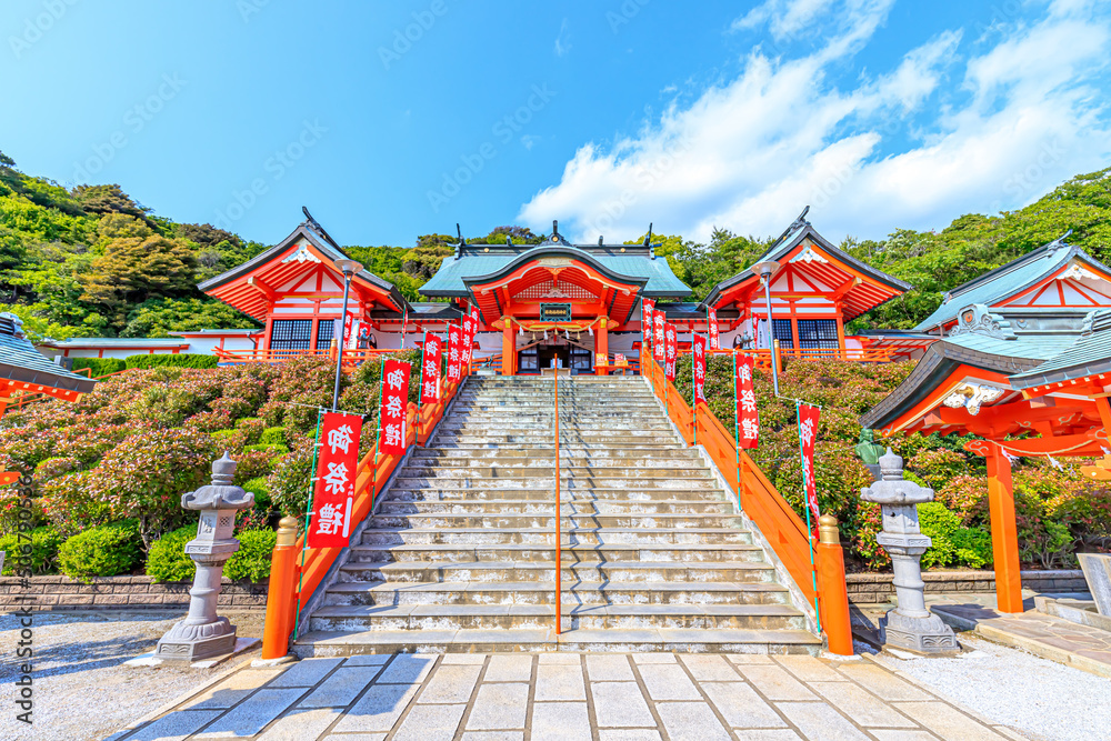 初夏の福徳稲荷神社 山口県下関市 Fukutoku Inari Shrine in early summer. Yamaguchi-ken Shimonoseki city Stock ...