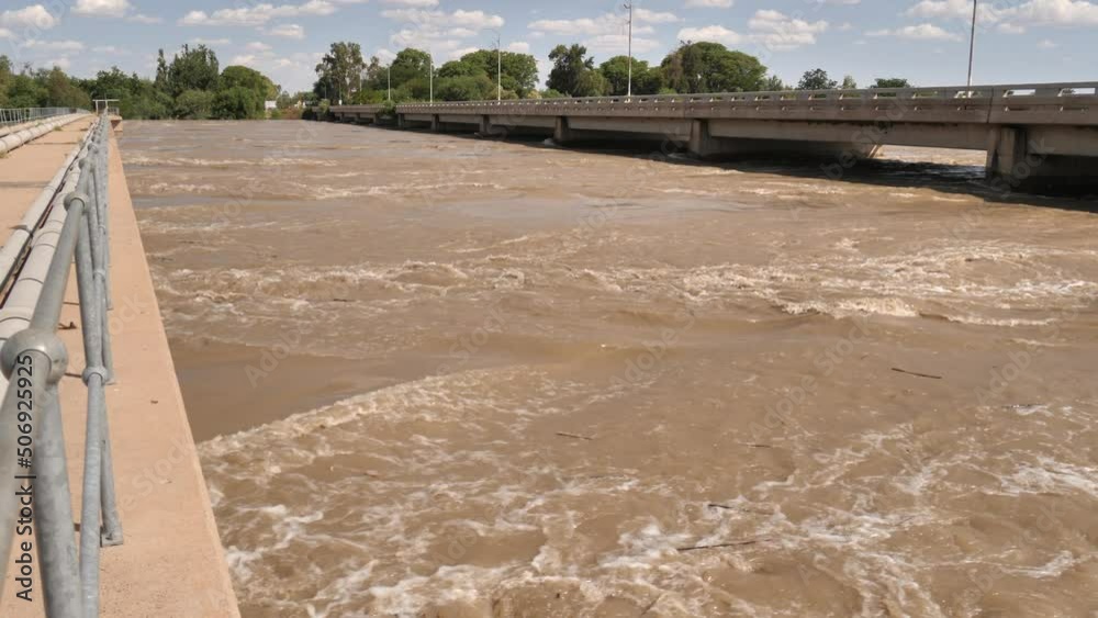 Flooding Orange River flows violently below road bridge with traffic in ...