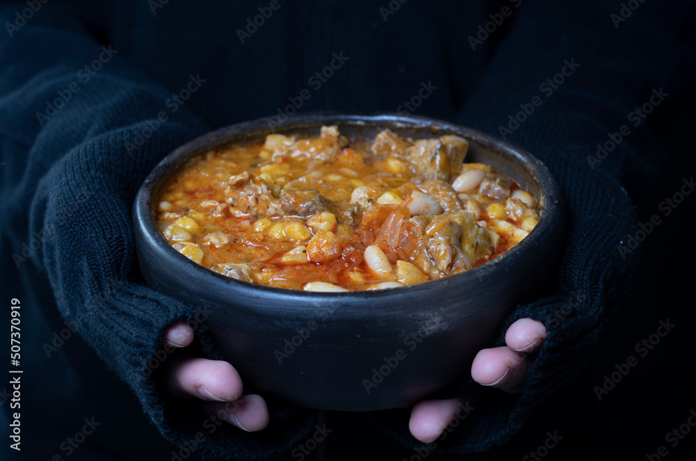Locro tradicional argentino. Es una comida caliente, nutritiva, con ...