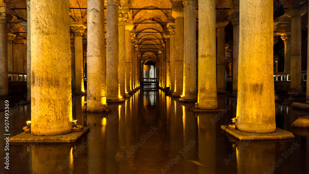 Basilica Cistern (Yerebatan Sarayi - Yerabatan Sarnici) Underground ...