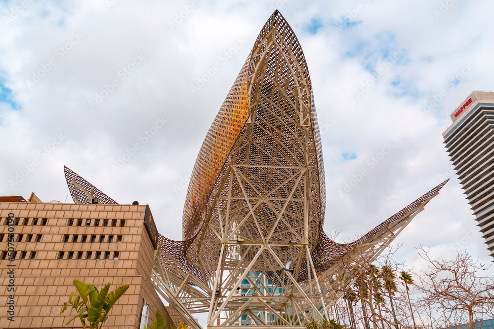 The giant Gold Fish sculpture, El Peix by Frank Gehry located on the ...