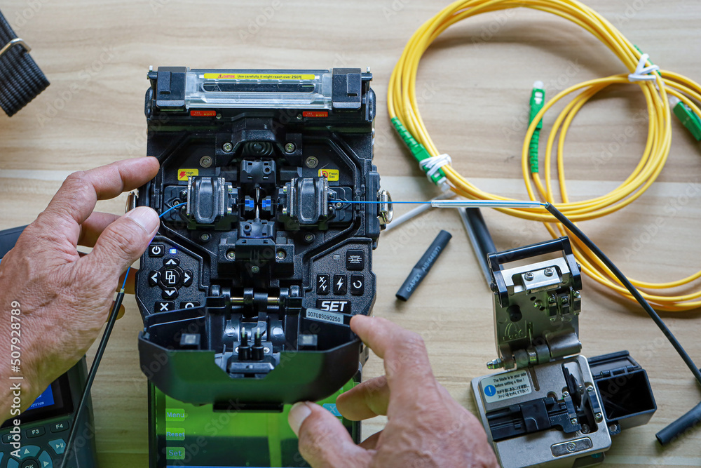 Fiber Optic Fusion Splicing Cable Internet signal and Wire connection ...