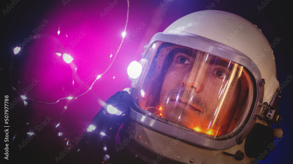 Spaceman in the in helmet and spacesuit on the blinking stars ...