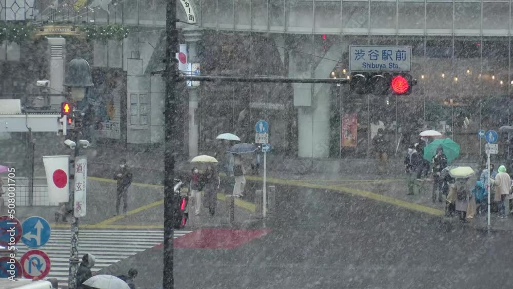 SHIBUYA, TOKYO, JAPAN - 6 JAN 2022 : Winter snow scenery around Shibuya ...