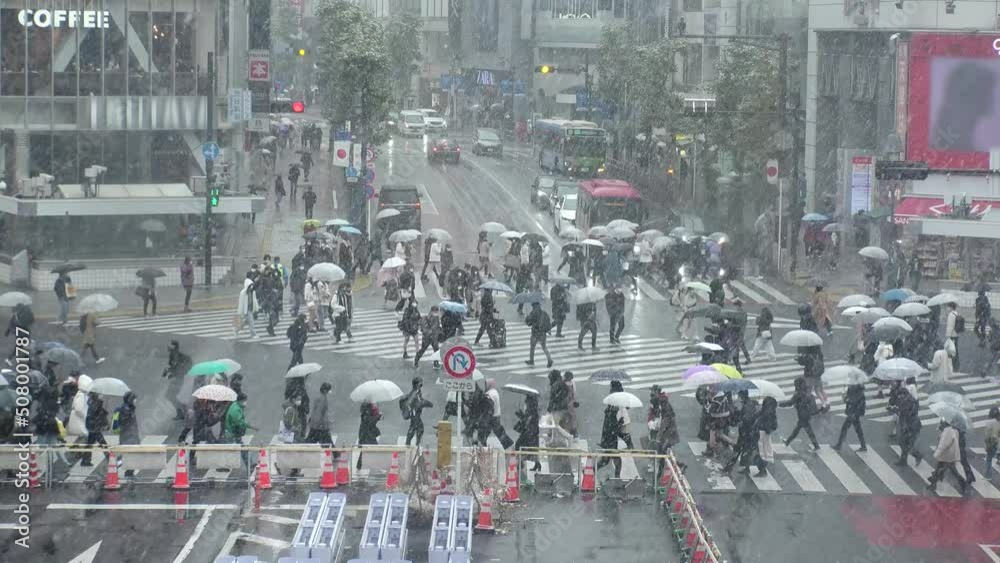 SHIBUYA, TOKYO, JAPAN - 6 JAN 2022 : Winter snow scenery around Shibuya ...