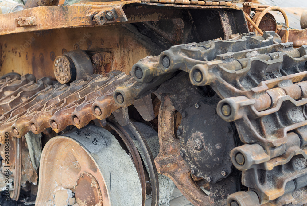 Broken undercarriage and caterpillar of the T-72 tank Stock Photo ...