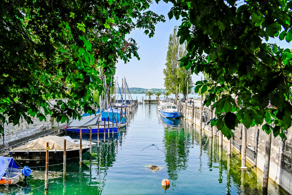 Überlingen, Bodensee, Boote, Schiffssteg, Seeufer, Uferweg ...