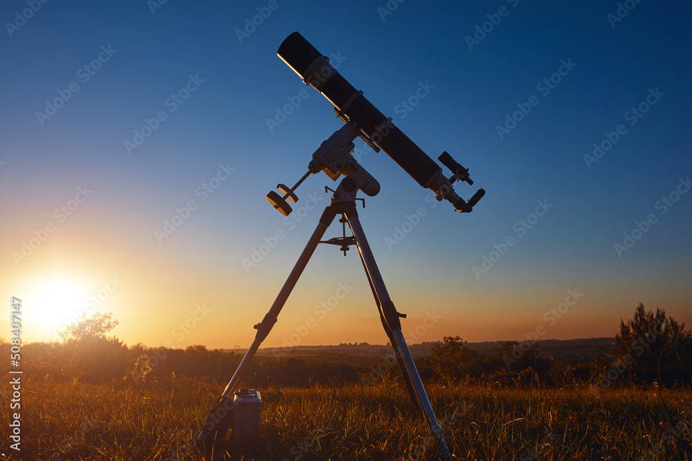 Astronomical telescope under a twilight sky ready for stargazing. Stock ...