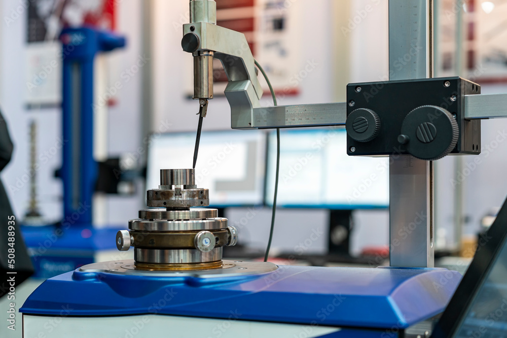 cylindrical workpiece during set on high technology precision ...