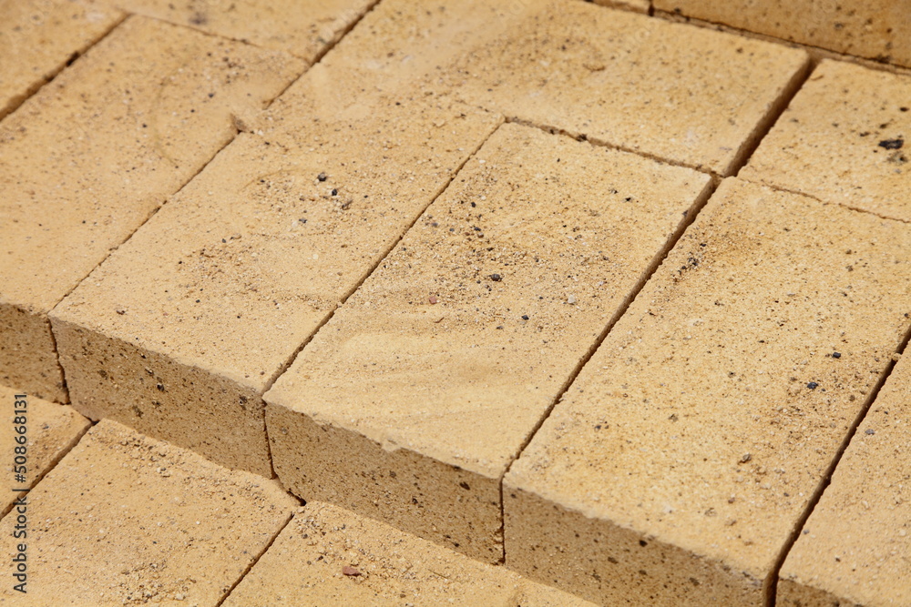 Foto de New beige fire proofing bricks close up in stack. Brickwork ...