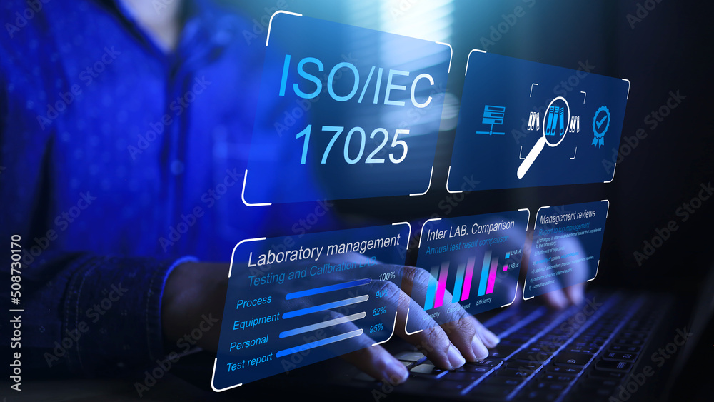 Póster Auditor from product and service quality certification body is ...