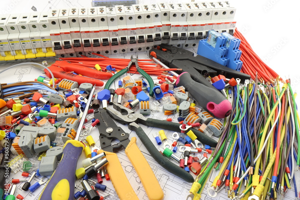 Automatic current switches and materials for the installation of the ...