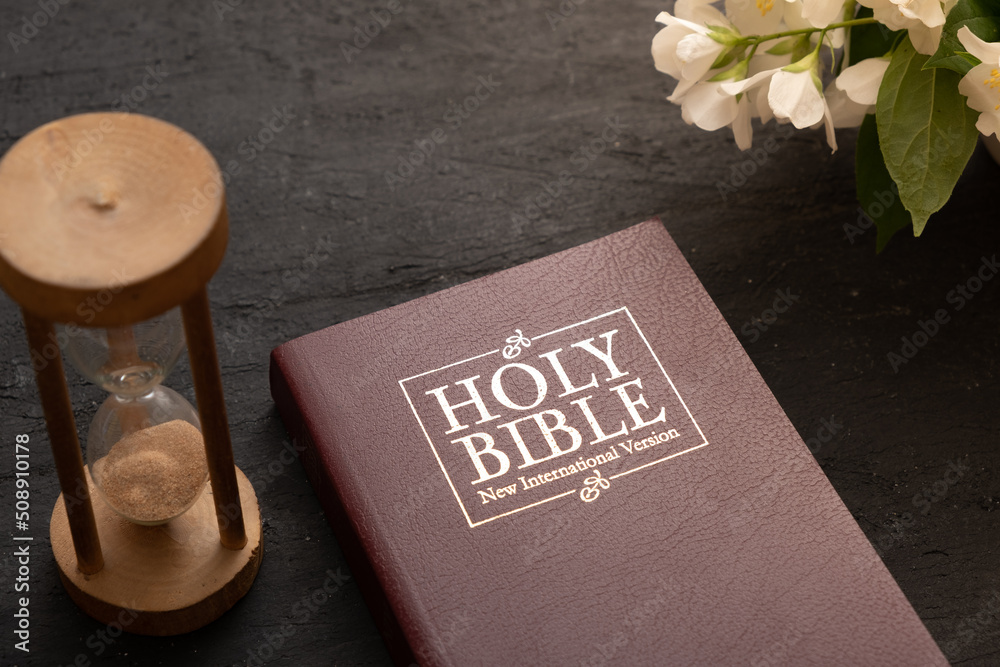 Top view of the Holy Bible on the desktop with hourglass. The concept of Bible study time Stock ...