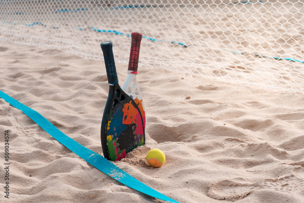 Foto de Beach tennis rackets and balls on the beach sand do Stock ...