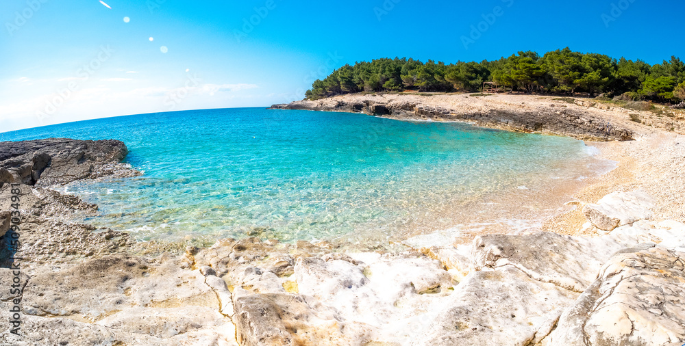 Traumhafter Strand in Premantura, Istrien, Kroatien im Sommer Stock ...