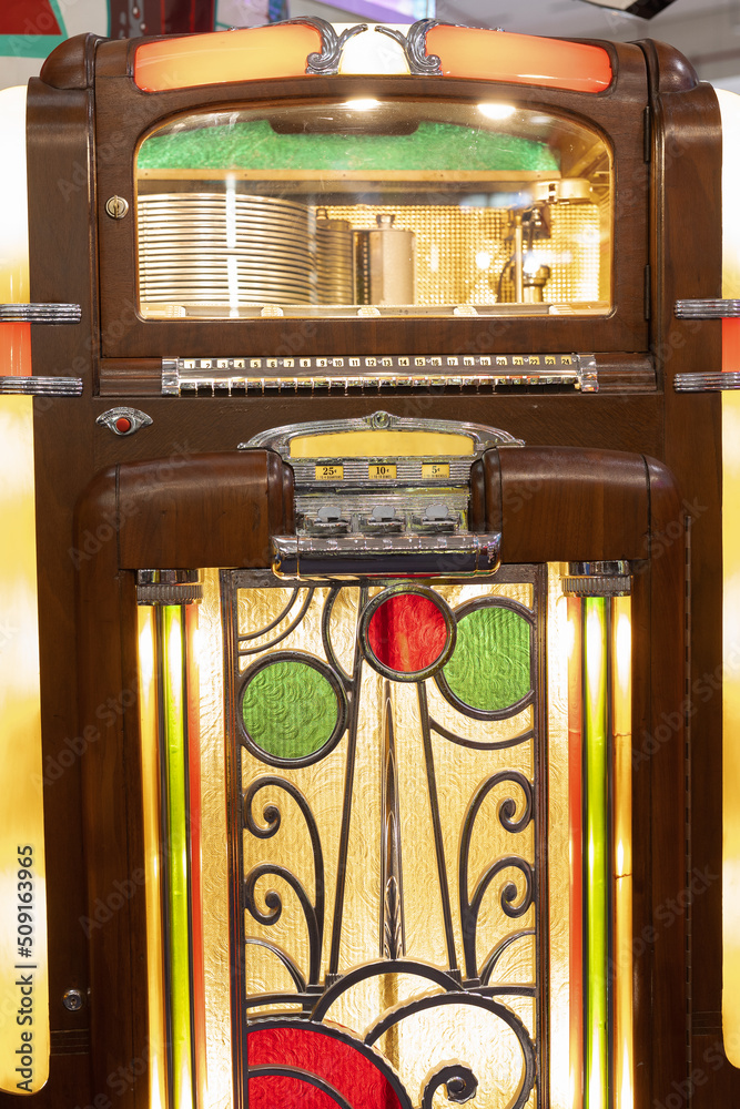 Details of Retro Jukebox: Music and Dance in the 1940s and in the 1950s ...