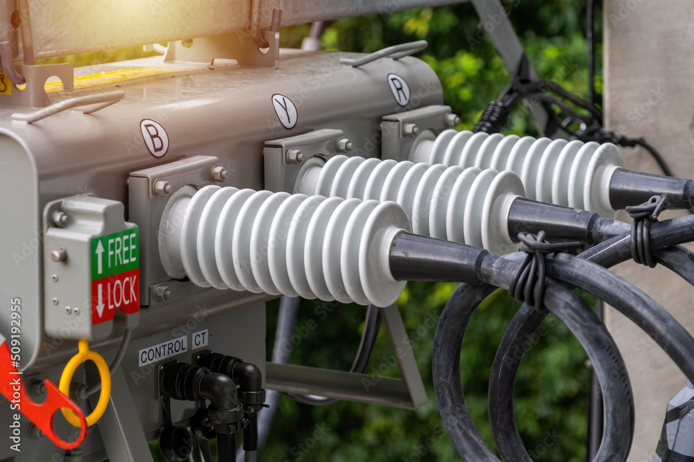 electrician substation construction .High voltage circuit breaker ...