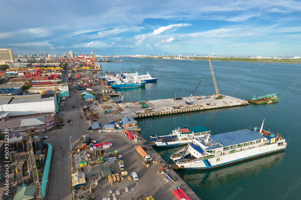 Cebu City, Philippines - Aerial of the Port of Cebu. foto de Stock ...