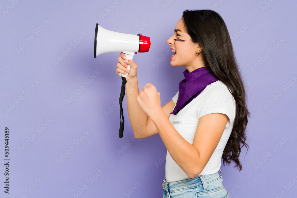 Profile of a feminist protester during the me too movement Stock Photo ...